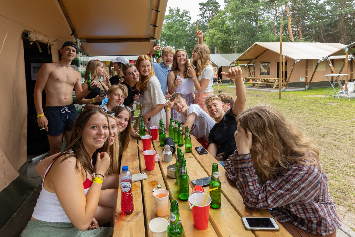 Vrees voor brandhaard op populaire jongerencamping Ommen: negatieve ...