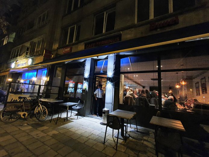 Café Terminus opent in voormalig café De Meeuw op Linkeroever ...