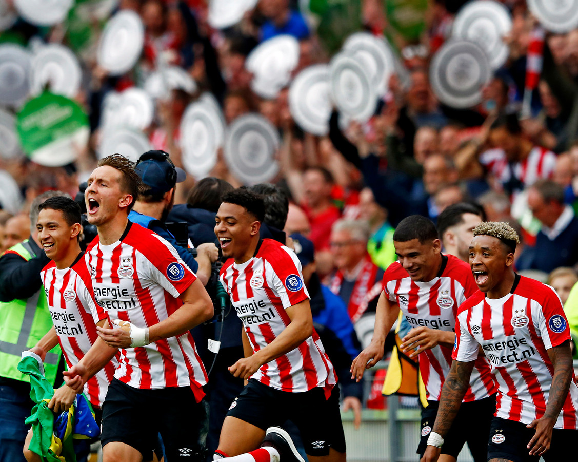 De Jong tot 2023 bij Sevilla, PSV ontvangt 15 miljoen | Foto | tubantia.nl De Jong tot 2023 bij Sevilla, PSV ontvangt 15 miljoen | Foto | tubantia.nl