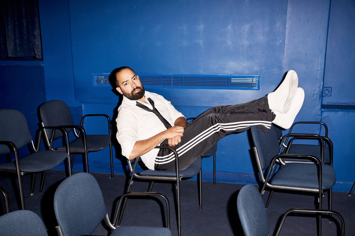 Zanger en theatermaker Peter van Rooijen verklaart zijn muzikale stijl ...