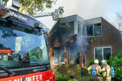 Grote brand in De Meern, woning volledig uitgebrand - Oozo.nl