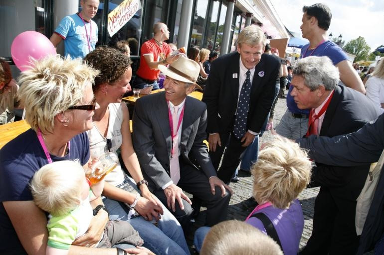 De Vreeze wil verder als burgemeester in Tiel | Foto | gelderlander.nl