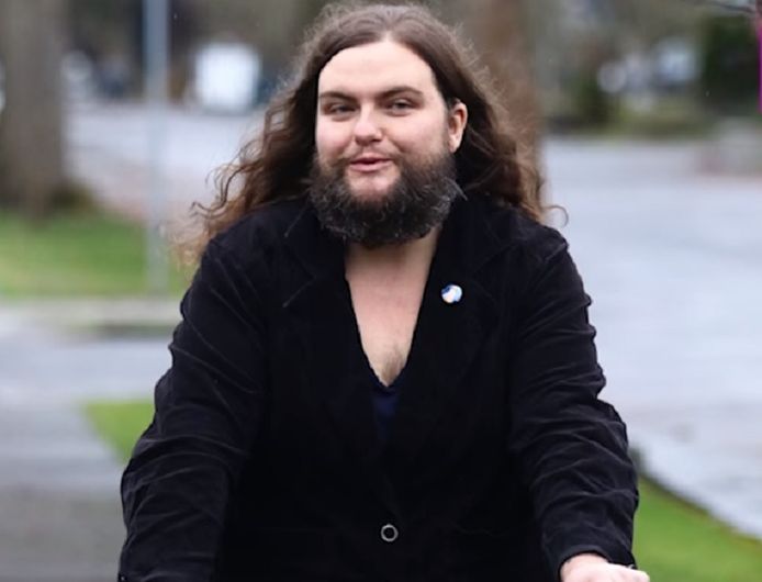 Na jaren van schaamte laat vrouw haar baard groeien: "Ik heb me nog ...