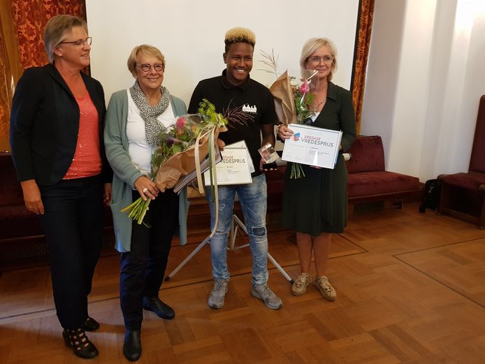 Vlogger Mo Omar krijgt Vredesprijs Breda: 'Dit geeft kracht om door te ...