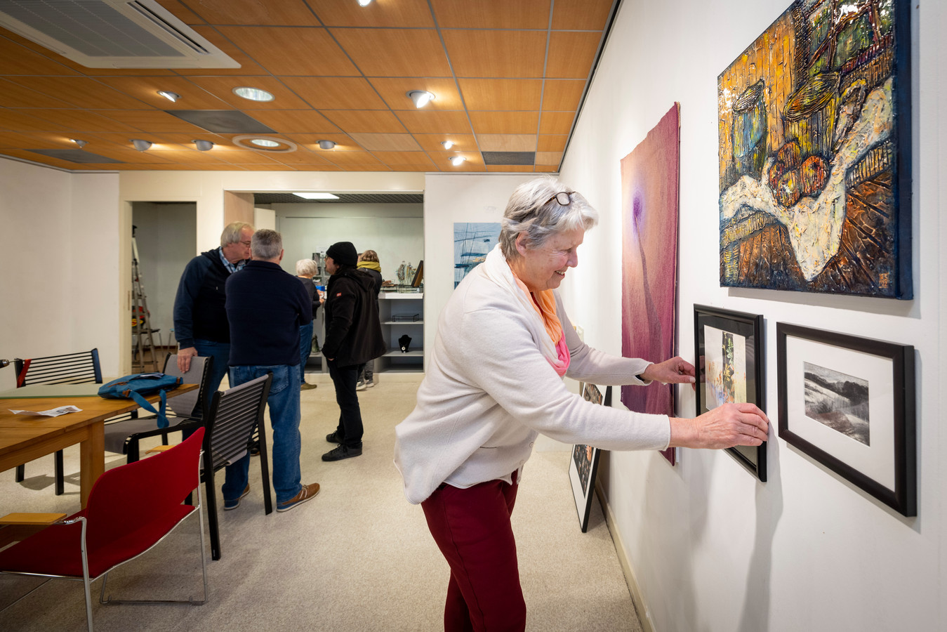 Oude KPN-winkel wordt kloppend hart van Almelose kunstenaars: ‘Nieuwe ...