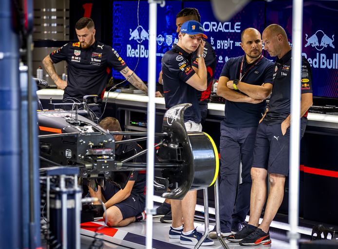 Max Verstappen en engineer delen plaagstootjes uit: ‘Er is juist veel ...