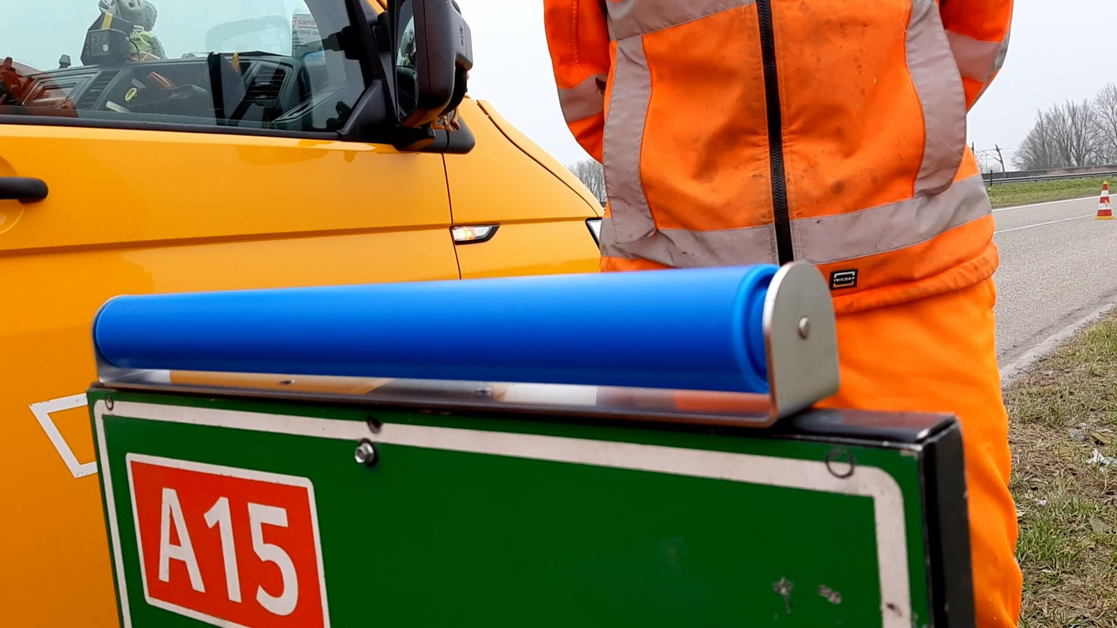 Hoe vreemde blauwe ‘rollers’ op hectometerpaaltjes zorgen voor minder ...