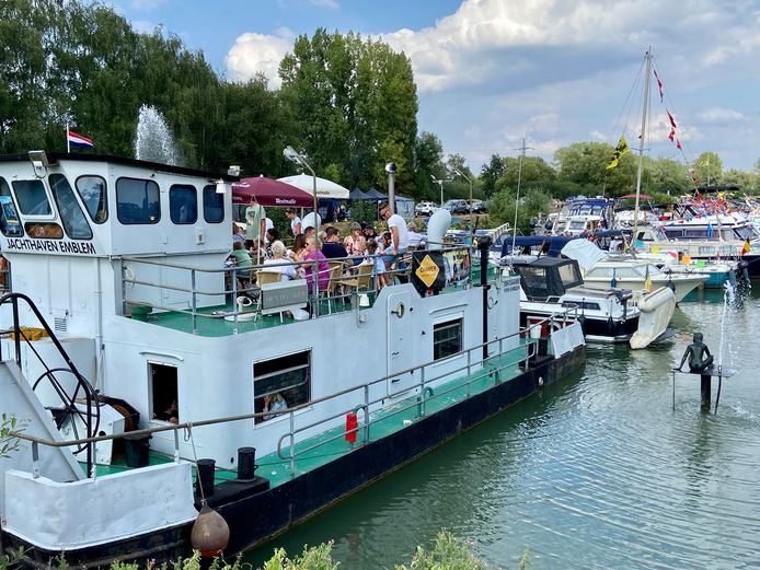 IN BEELD. Kajakken, muurklimmen of gezellig eentje drinken langs het ...