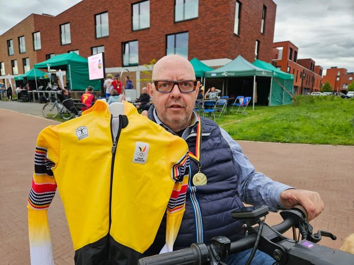 Ben is de trotse bezitter van Olympisch pak van gouden Bart Swings na ...