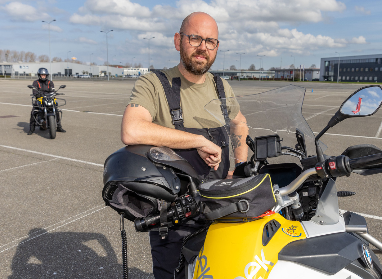 Motoren komen weer uit de schuur en meteen gaat het mis: ‘Dit hakt er wel in’ | Foto | pzc.nl