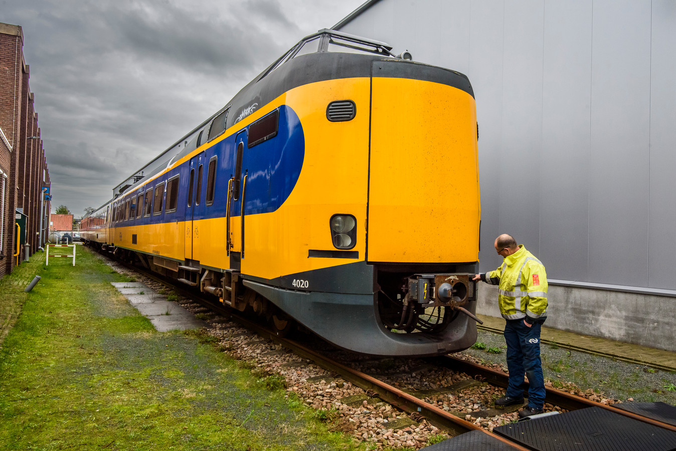Van kapstokhaak tot klapstoel: deze Hengelose NS-monteurs plukken alles ...