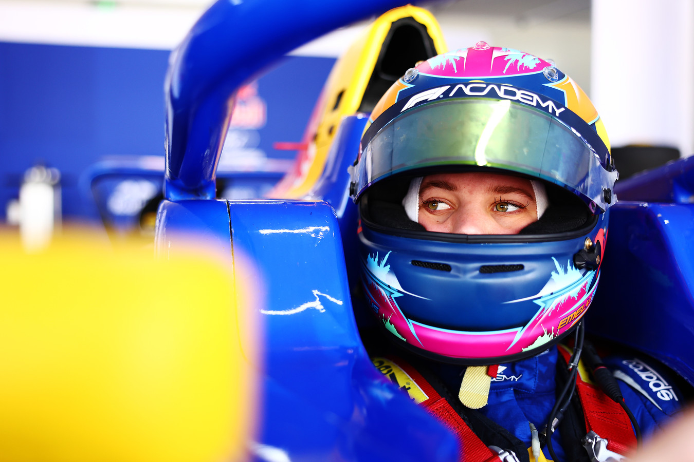 Voor Emely de Heus voelt de Formule 1 ineens dichterbij dan ooit ...