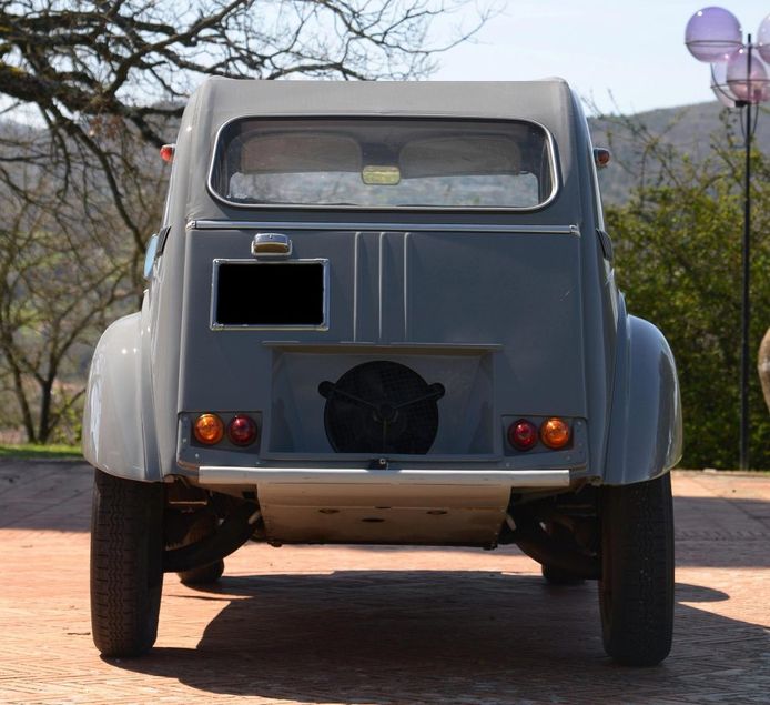 Deze 70 jaar oude Lelijke Eend kost net zo veel als een nieuwe Porsche ...