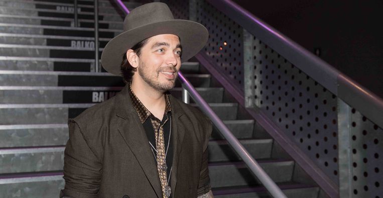 Waylon heeft al een zoon en zó ziet de 15-jarige jongen eruit