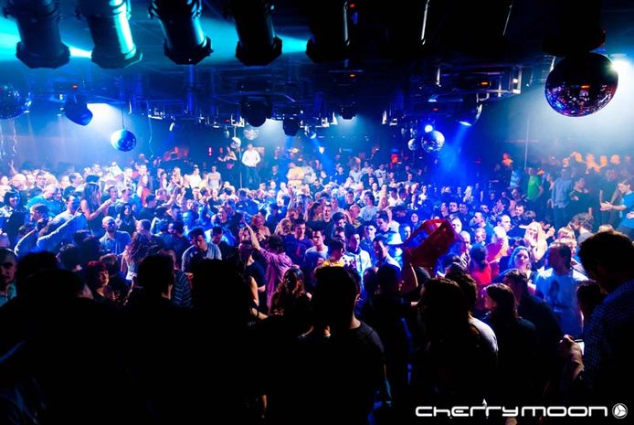 “Na een razzia moesten we drie maanden sluiten. Bij de heropening waren ...