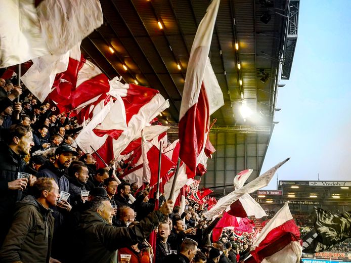 Hoe Vak-P uitgroeide tot de meest geprezen én beruchtste fanclub van ...