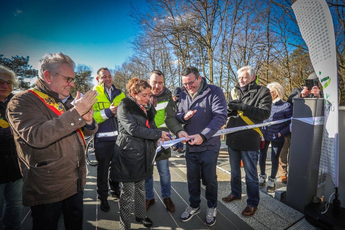 Eerste fietsbrug over Noord-Zuidverbinding geopend in Houthalen ... Eerste fietsbrug over Noord-Zuidverbinding geopend in Houthalen ...