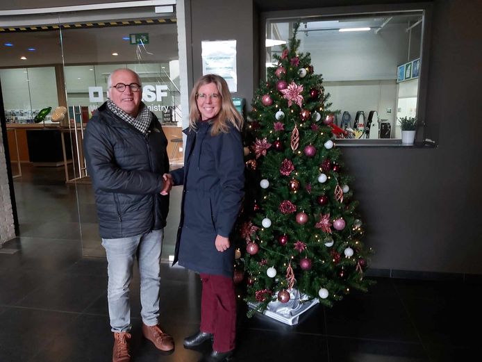 De Kerstboomspecialist schenkt bomen en versiering aan vluchtelingen en ...