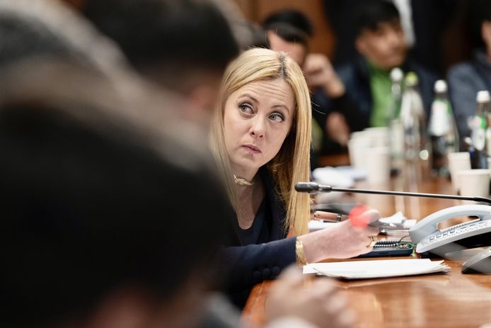Premier Meloni ontmoet overlevenden bootramp Italië | Buitenland | hln.be