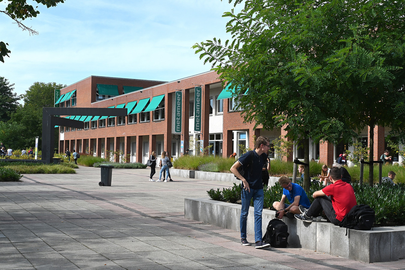Oekraïense tieners moeten nog even wachten op school | Foto | ed.nl