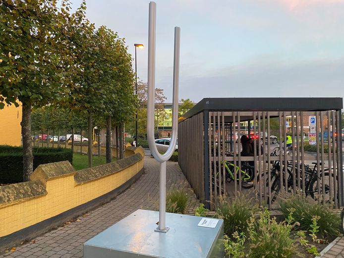 Kunstwerk ‘Stemvork’ prijkt voortaan bij de Kunstacademie: “Gemaakt met ...