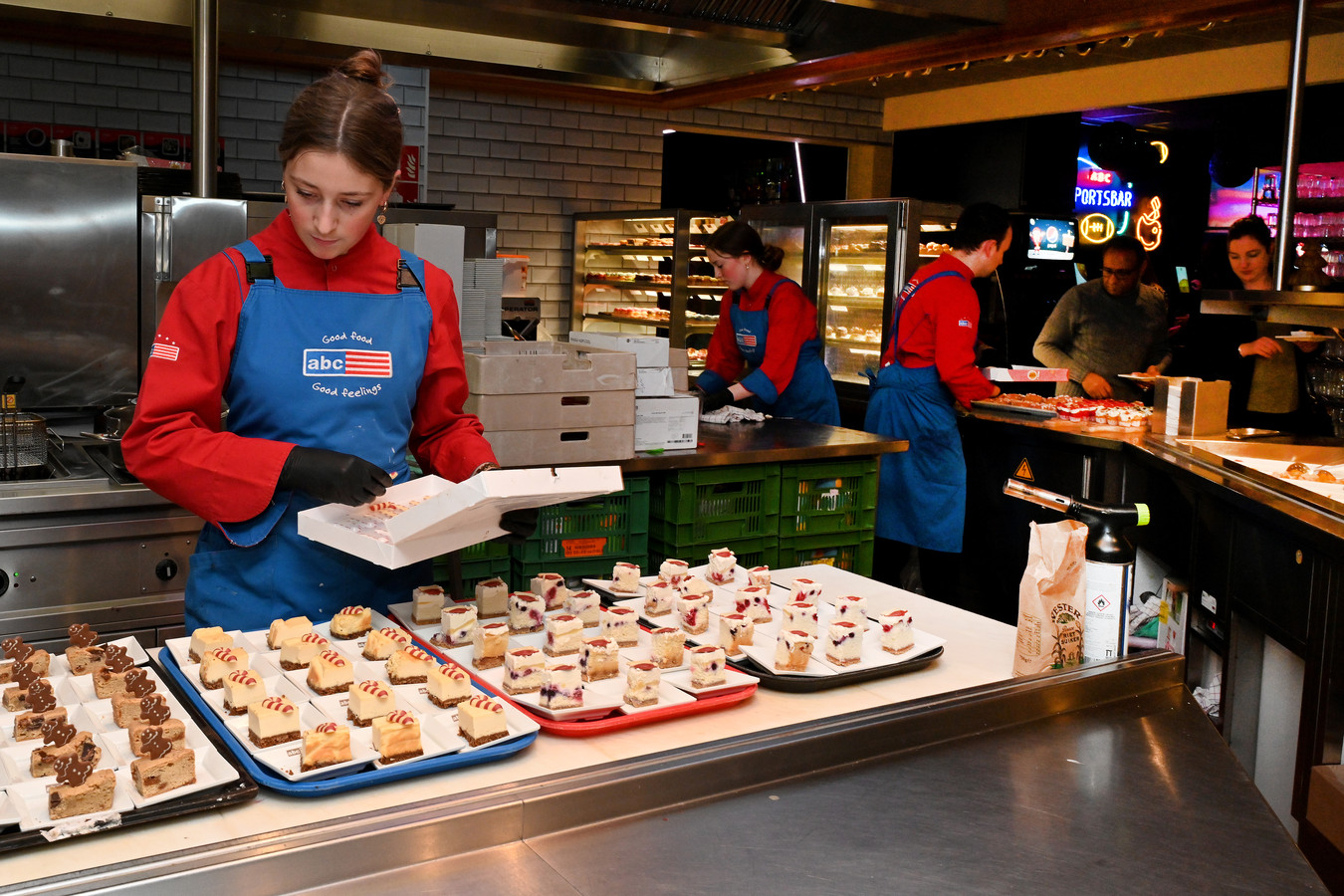 Met 6000 man aan de kerstdis, na brand en corona weer volle bak bij ABC ...