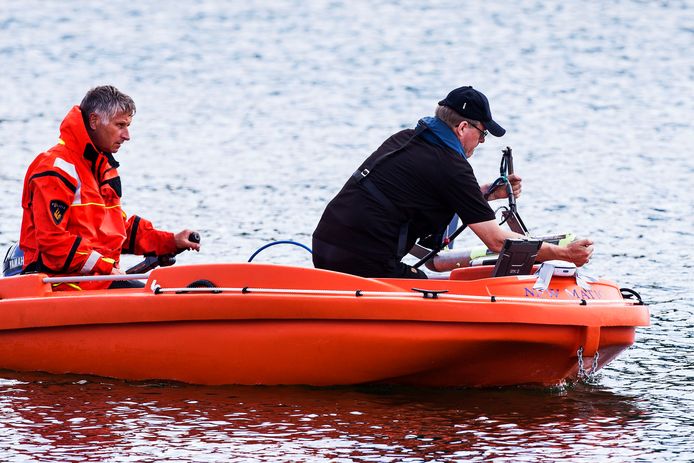 Politie zoekt met sonarboten naar vermist persoon in het Joppe in ...