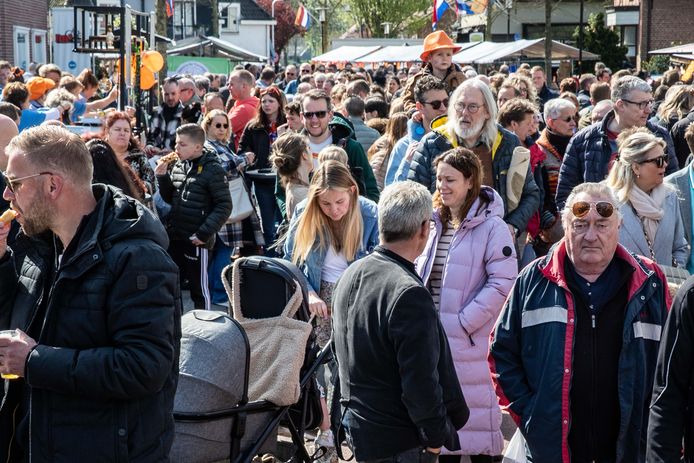 Braderie Diepenveen is groter dan het dorp zelf: ‘Vanuit Deventer ...