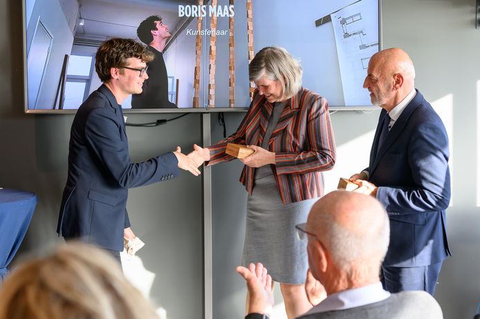 Poepen op een emmer als het moet, want ja de wc doet het niet meer na ...