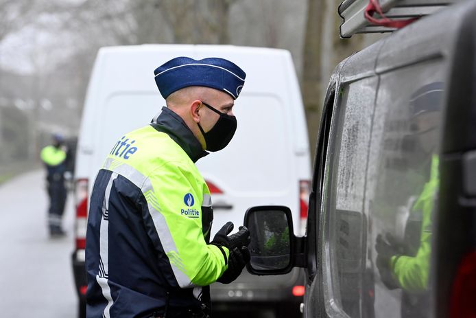 Bromfiets met ‘papieren’ nummerplaat in beslag genomen tijdens ...