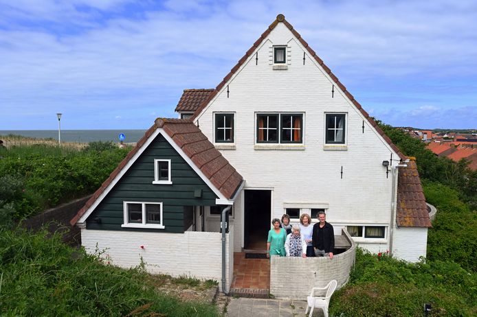 't Meezenest is voor Bløf-muzikant Bas Kennis echt ‘het oude strandhuis’ in Zoutelande | Veere ...