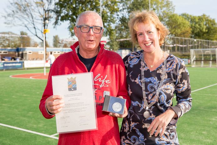 Korfbalman Cees Visser uit Goes krijgt Frans Naereboutpenning ...