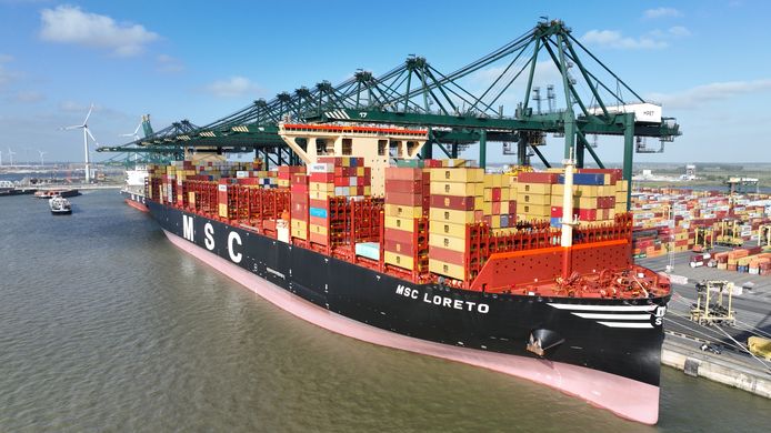 Grootste containerschip ter wereld MSC Loreto meert aan in Antwerpen ...