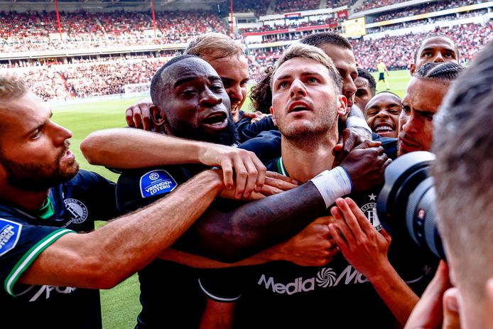 Feyenoord pakt Johan Cruijff Schaal na penalty's en ongekend spektakelstuk tegen PSV | Al het ...