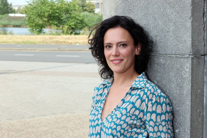 Actrice Marieke Dilles brengt Griekse tragedie in Booms café | Boom | hln.be