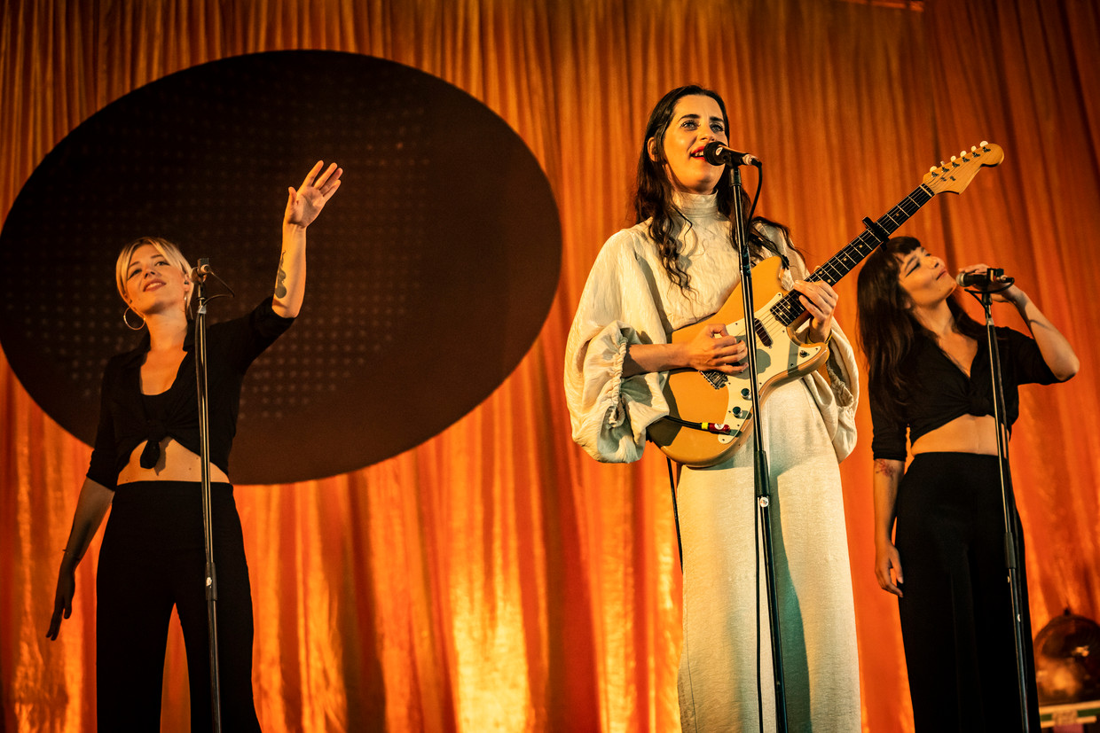 Eefje de Visser gaf op Pukkelpop de aanzet voor een dijk van een show ...