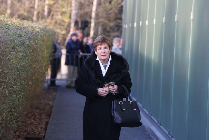 IN BEELD. Bekend Vlaanderen neemt afscheid van Nicole | Nicole van ...