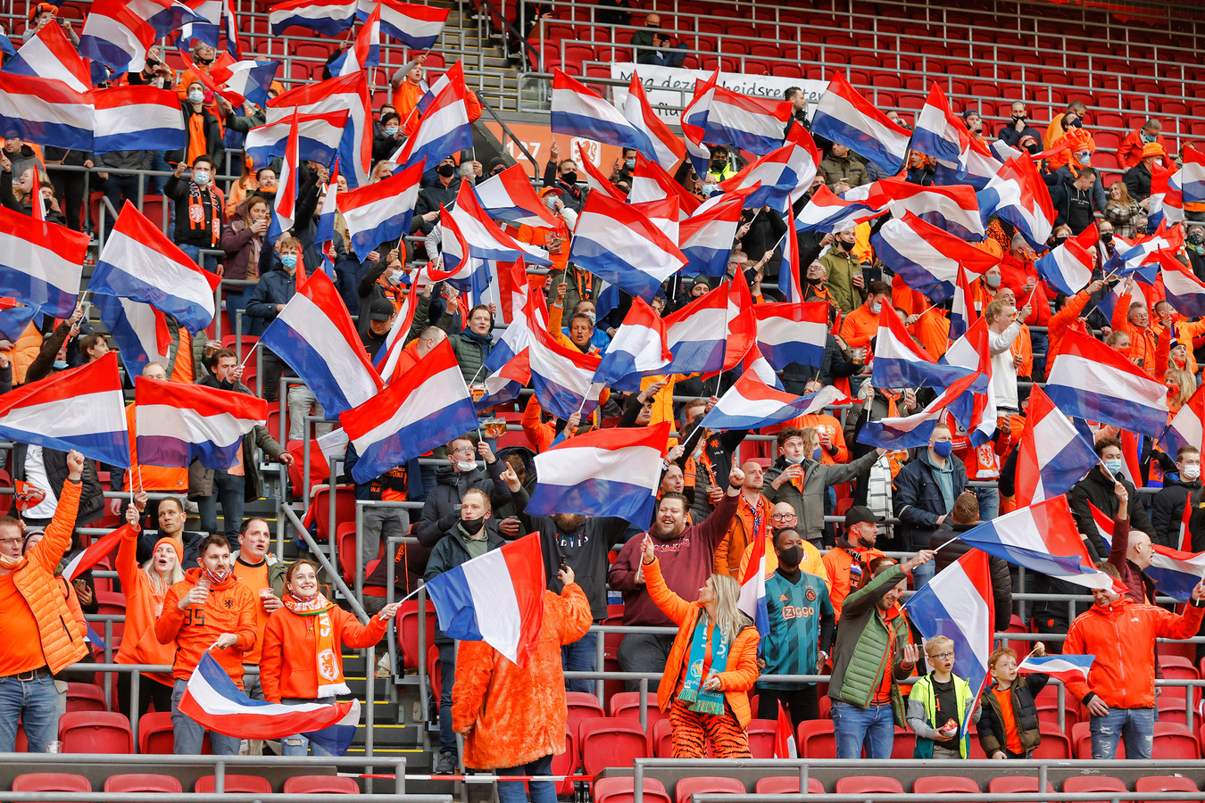 Oranje bij uitzwaaiwedstrijd voor EK gesteund door 7500 supporters ...