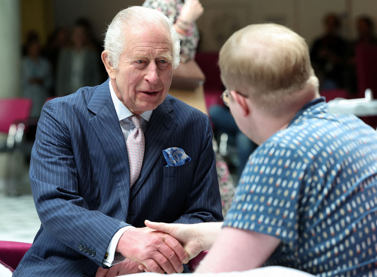 Koning Charles spreekt met kankerpatiënten bij eerste werkbezoek na ...