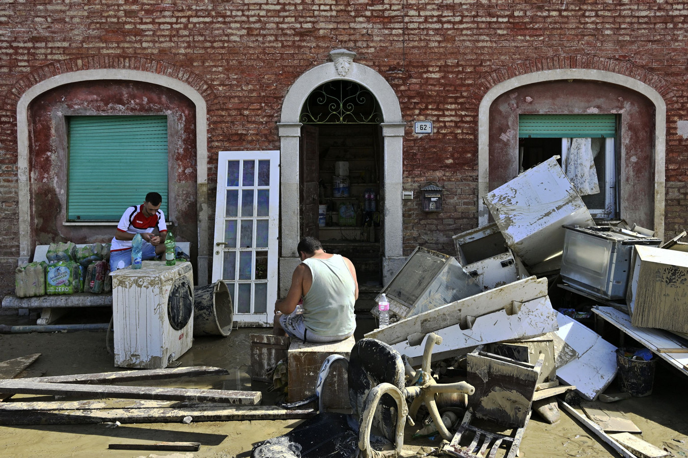 Elf doden door overstromingen in Italië: “Er komt nog meer noodweer ...