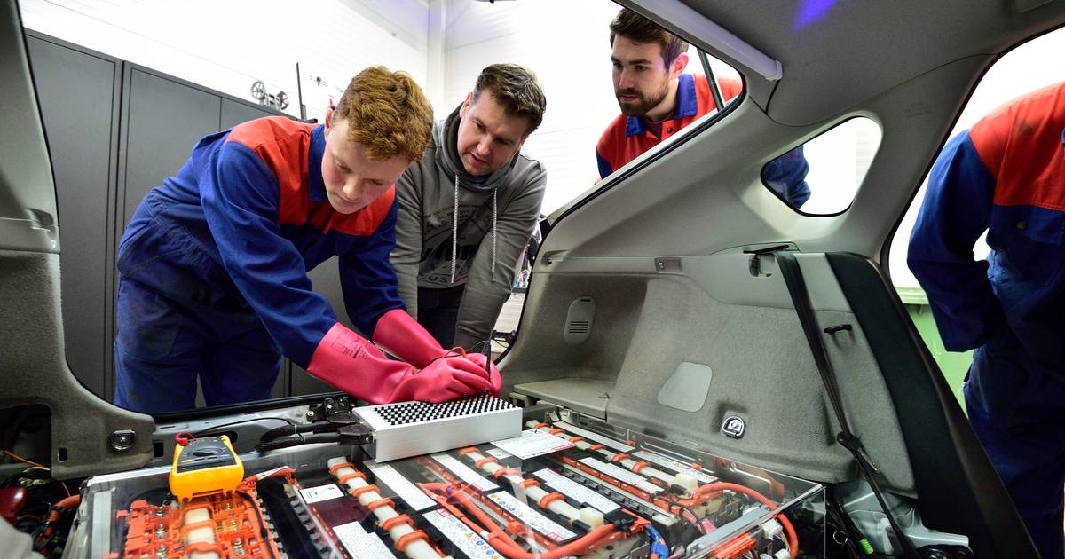 Opleiding autotechniek MBO-Rijnland breidt uit | Gouda | AD.nl