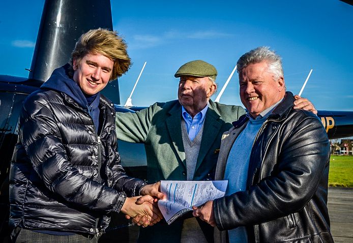 Een rijbewijs heeft Thibaut (17) nog niet, maar vliegen met helikopters ...