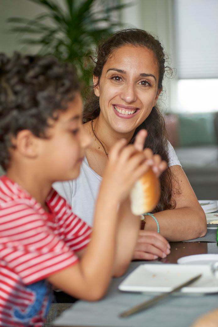 Ehssane Gounou(PvdA) neemt met gerust hart afscheid van mannen in Osse ...