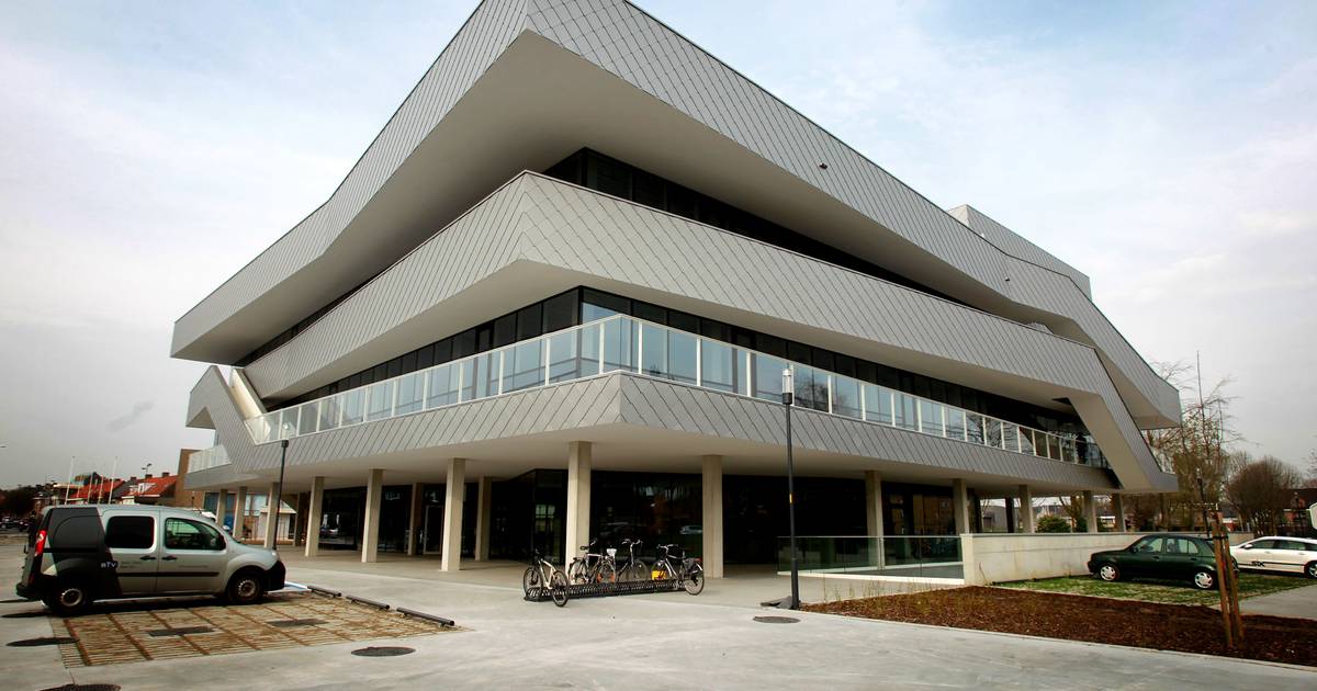 Personeelsdirecteur stad Torhout geeft werknemers opzettelijk te veel ...