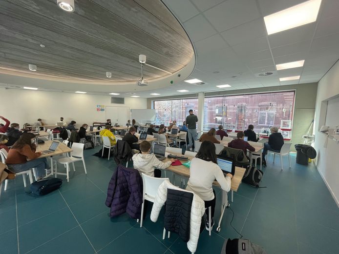 Geen studiekeuze en zonder punten: zo werkt ‘tienerschool’ STROOM ... Geen studiekeuze en zonder punten: zo werkt ‘tienerschool’ STROOM ...