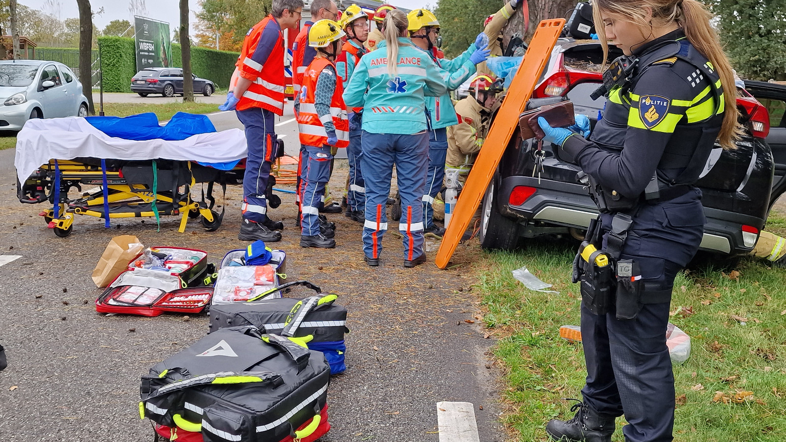 Man raakt zwaargewond bij botsing tegen boom in Valkenswaard, door ...