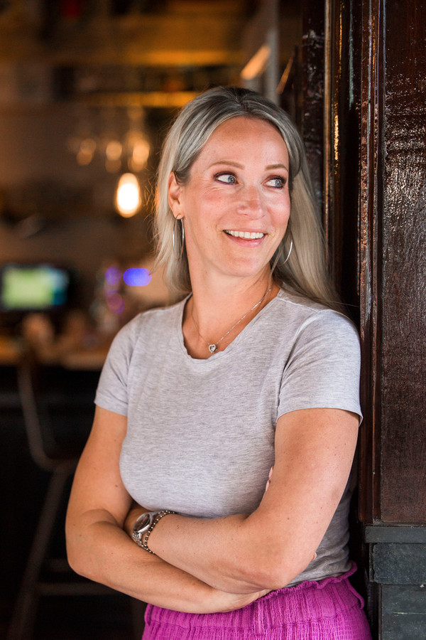 Hélène Hendriks volgt VI-trio op bij De oranjezomer: 'Grote schoenen ...