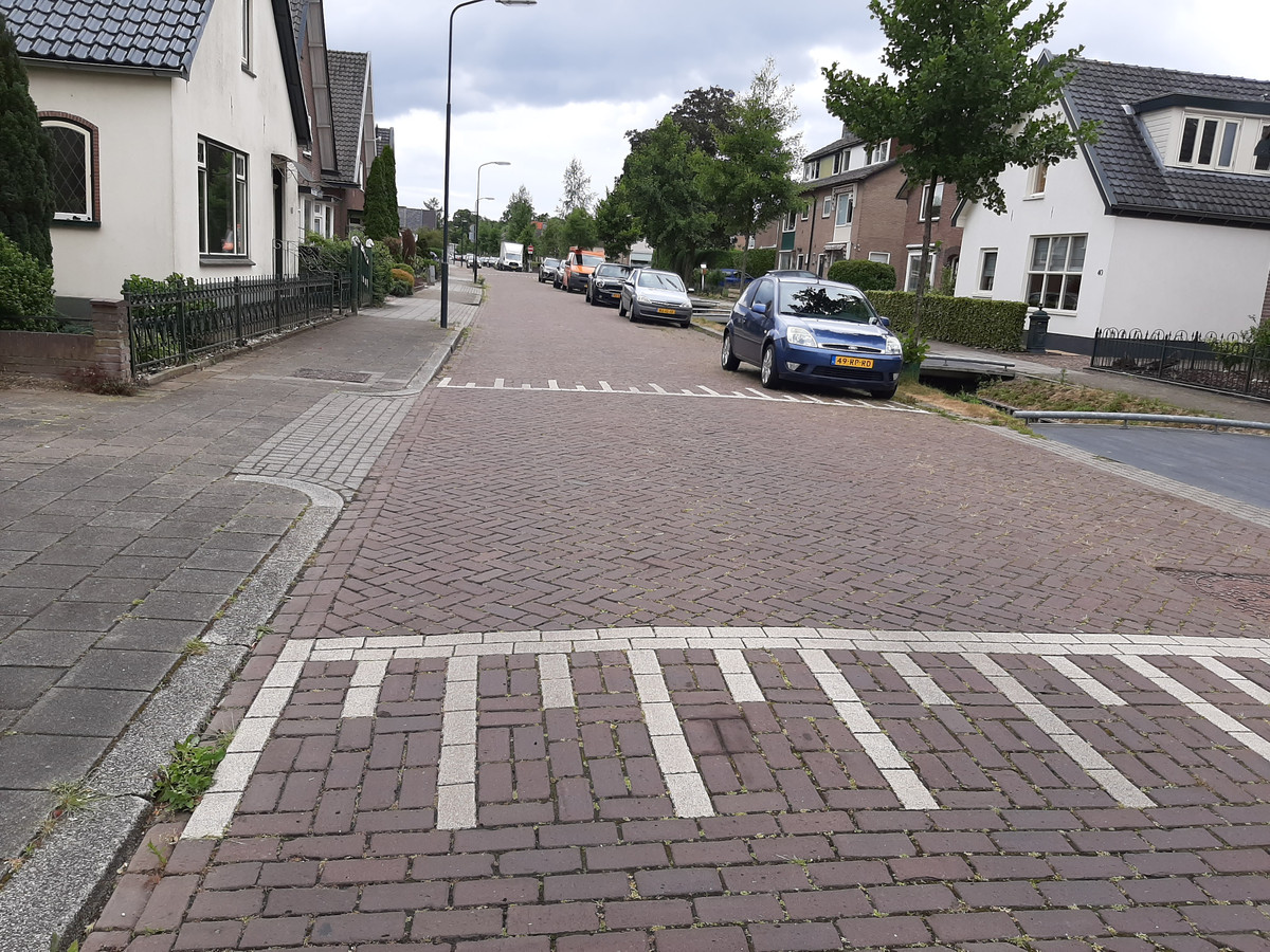 Politie gaat intensiever controleren op Arnhemseweg in Apeldoorn nu ... Politie gaat intensiever controleren op Arnhemseweg in Apeldoorn nu ...