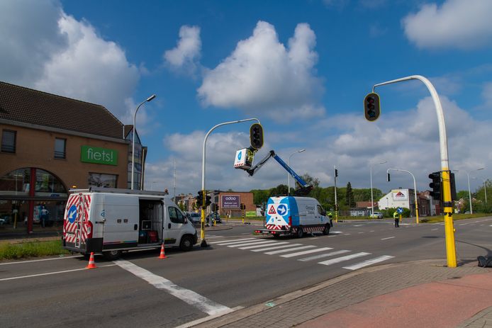 Kruispunt Provinciesteenweg en Alexander Franckstraat krijgt nieuwe verkeerslichten | Boechout ...