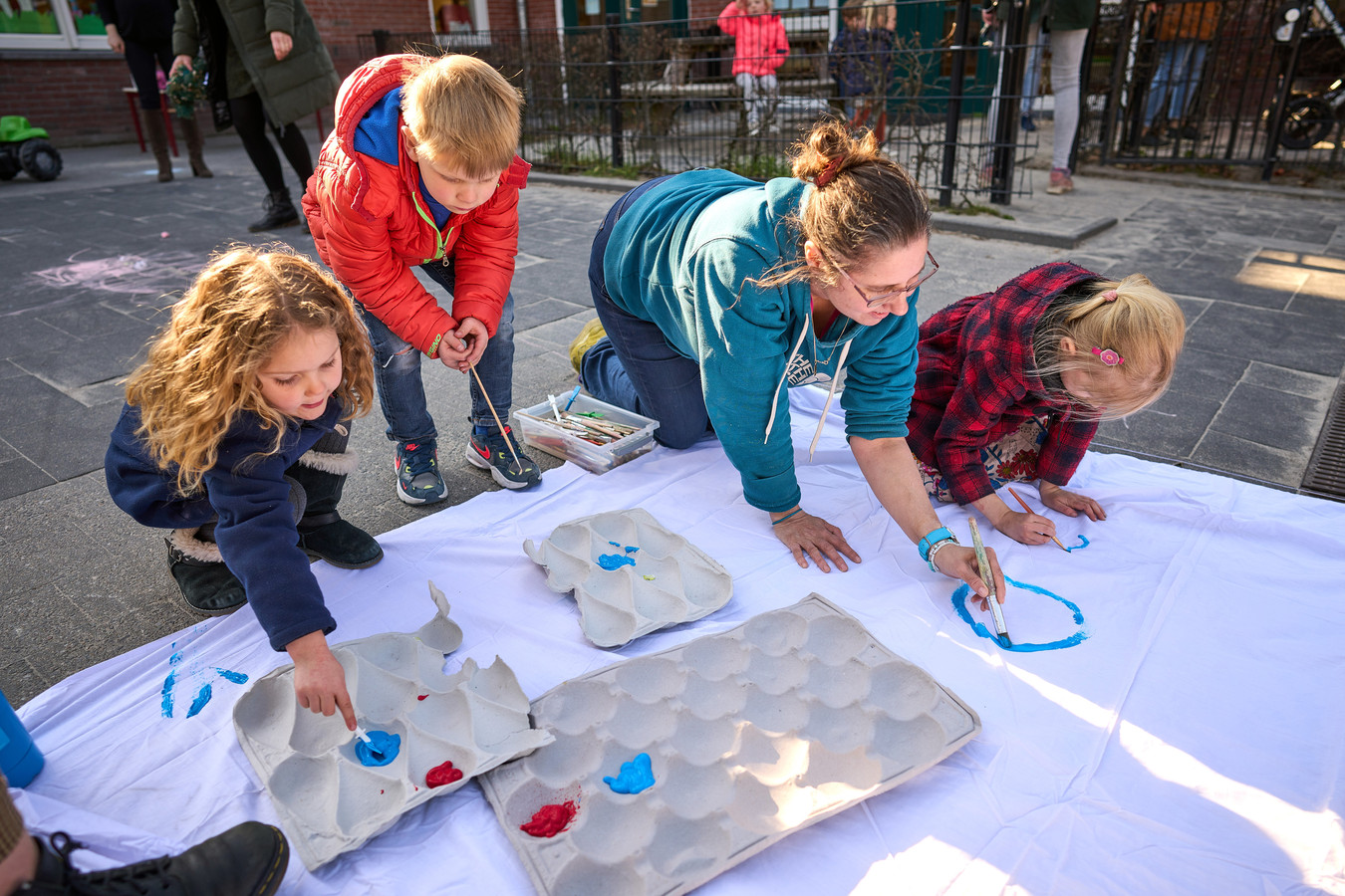 Het piept en kraakt in de kinderopvang: hoog ziekteverzuim, hoge ... Het piept en kraakt in de kinderopvang: hoog ziekteverzuim, hoge ...